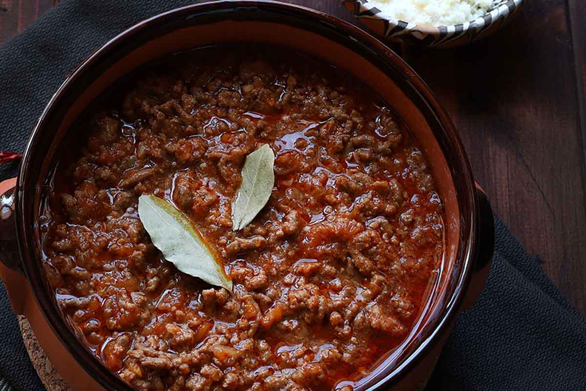 La ricetta tradizionale del ragù alla bolognese | DonnaD